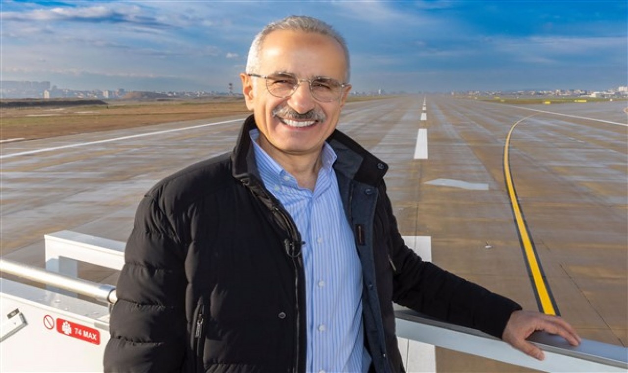 Bakan Uraloğlu, Katar Ulaştırma Bakanı Al Thani ile bir araya geldi Bakan Uraloğlu, Katar Ulaştırma Bakanı Al Thani ile bir araya geldi